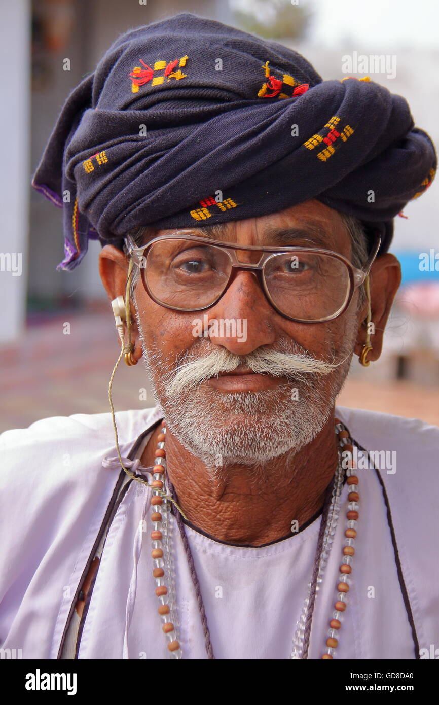 portrait of a Rabari man in Palitana, Gujarat, India Stock Photo - Alamy