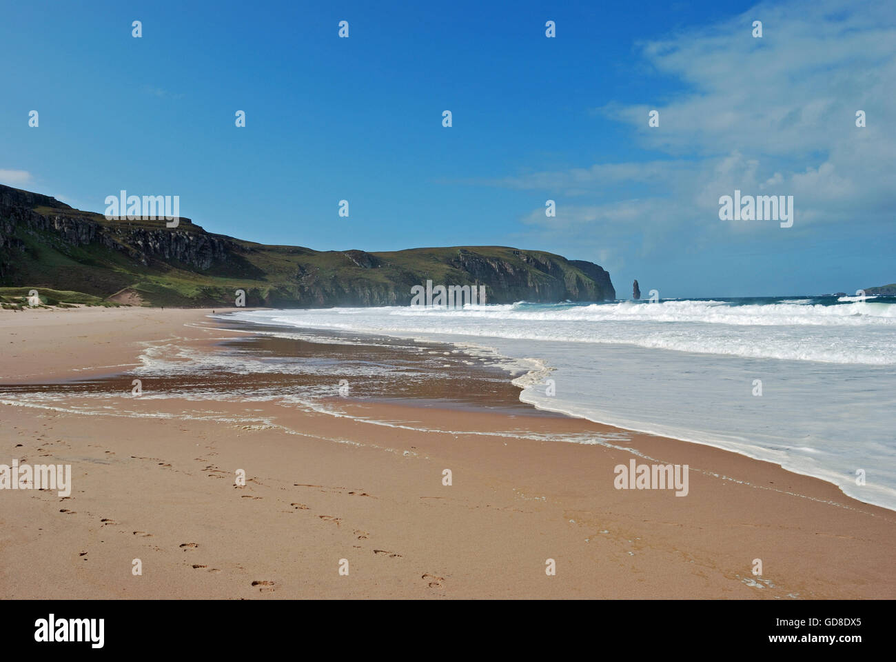 Sandwood bay surf hi-res stock photography and images - Alamy