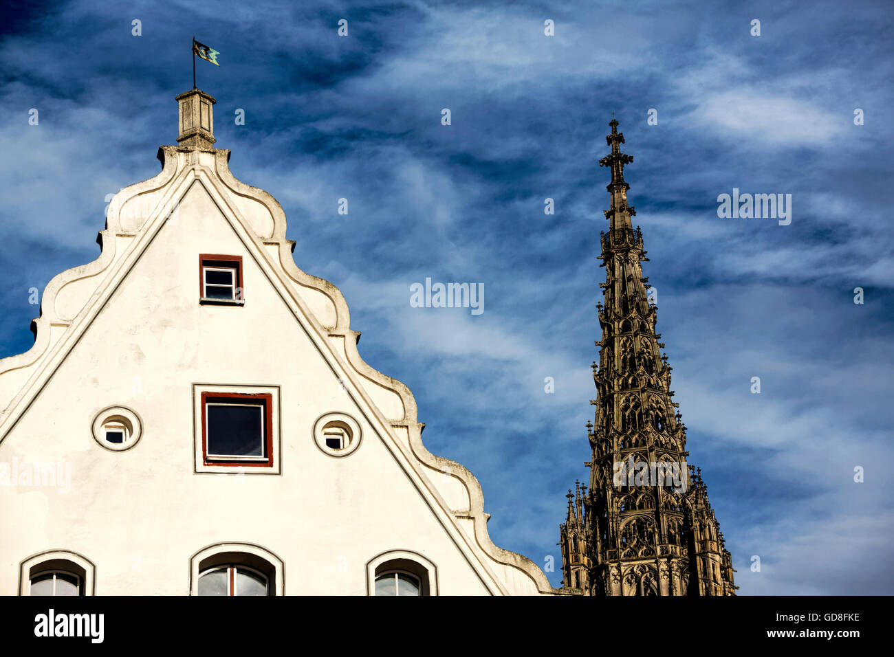 Housing architecture with the Ulm Cathedral, Ulm Baden-Wuerttemberg ...