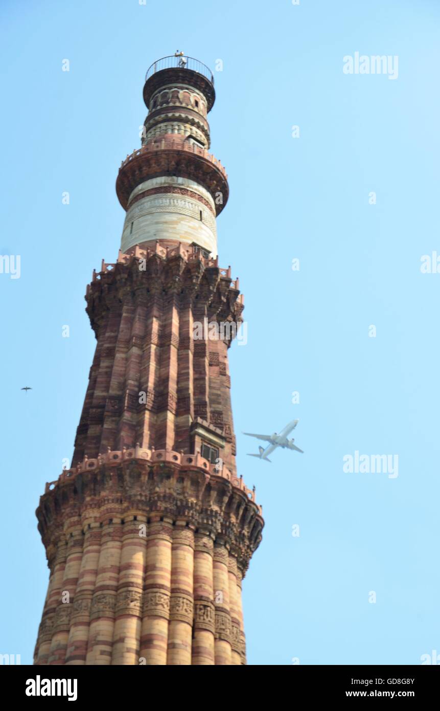 Airplanes fly past Qutub Minar, New Delhi, India Stock Photo - Alamy
