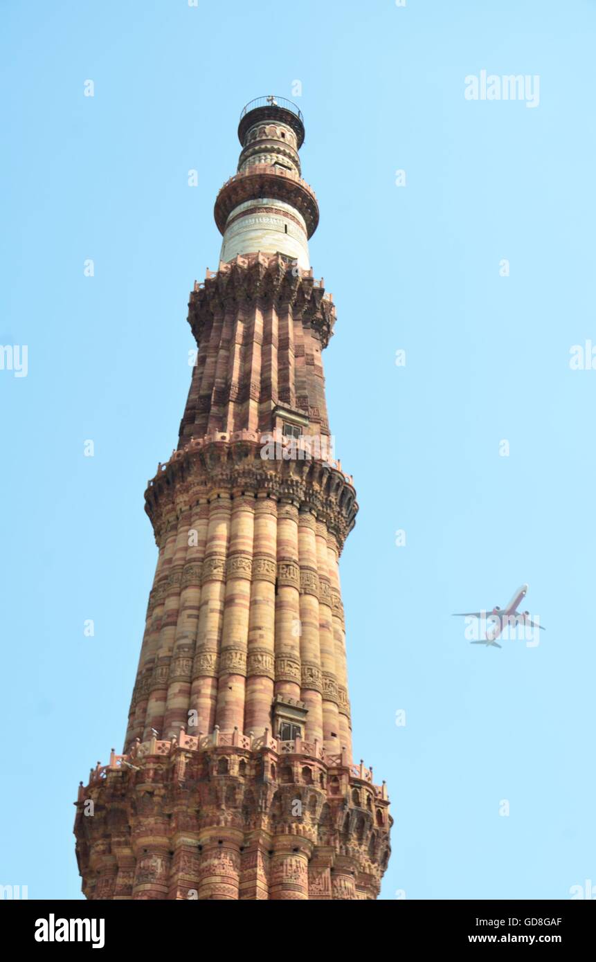 Airplanes fly past Qutub Minar, New Delhi, India Stock Photo - Alamy