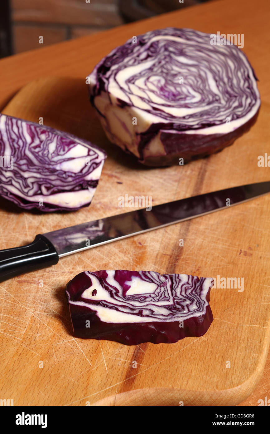 Slicing red purple cabbage Stock Photo - Alamy