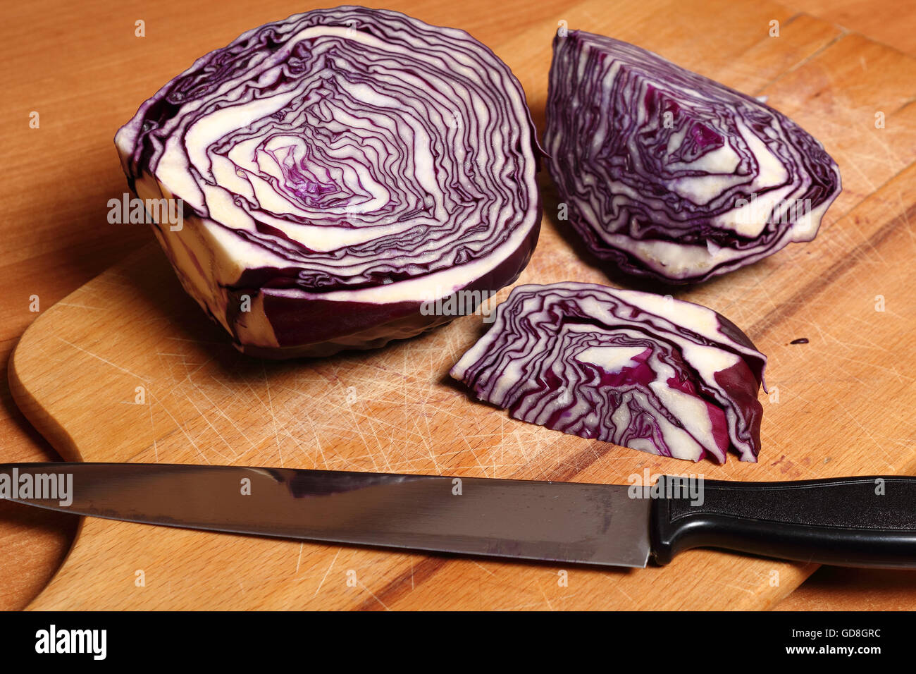 Slicing red purple cabbage Stock Photo - Alamy