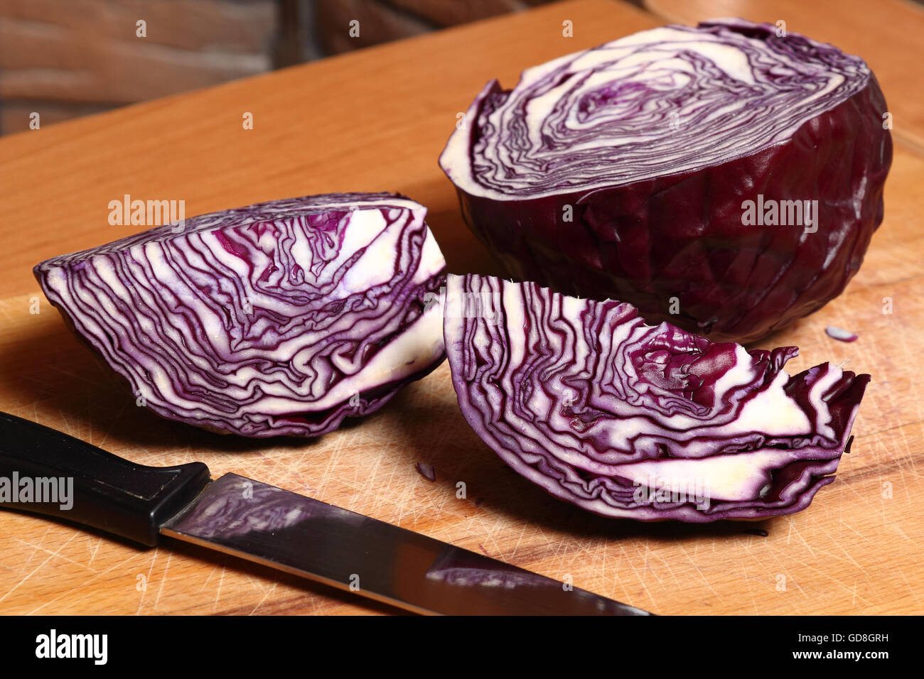 Slicing red purple cabbage Stock Photo - Alamy