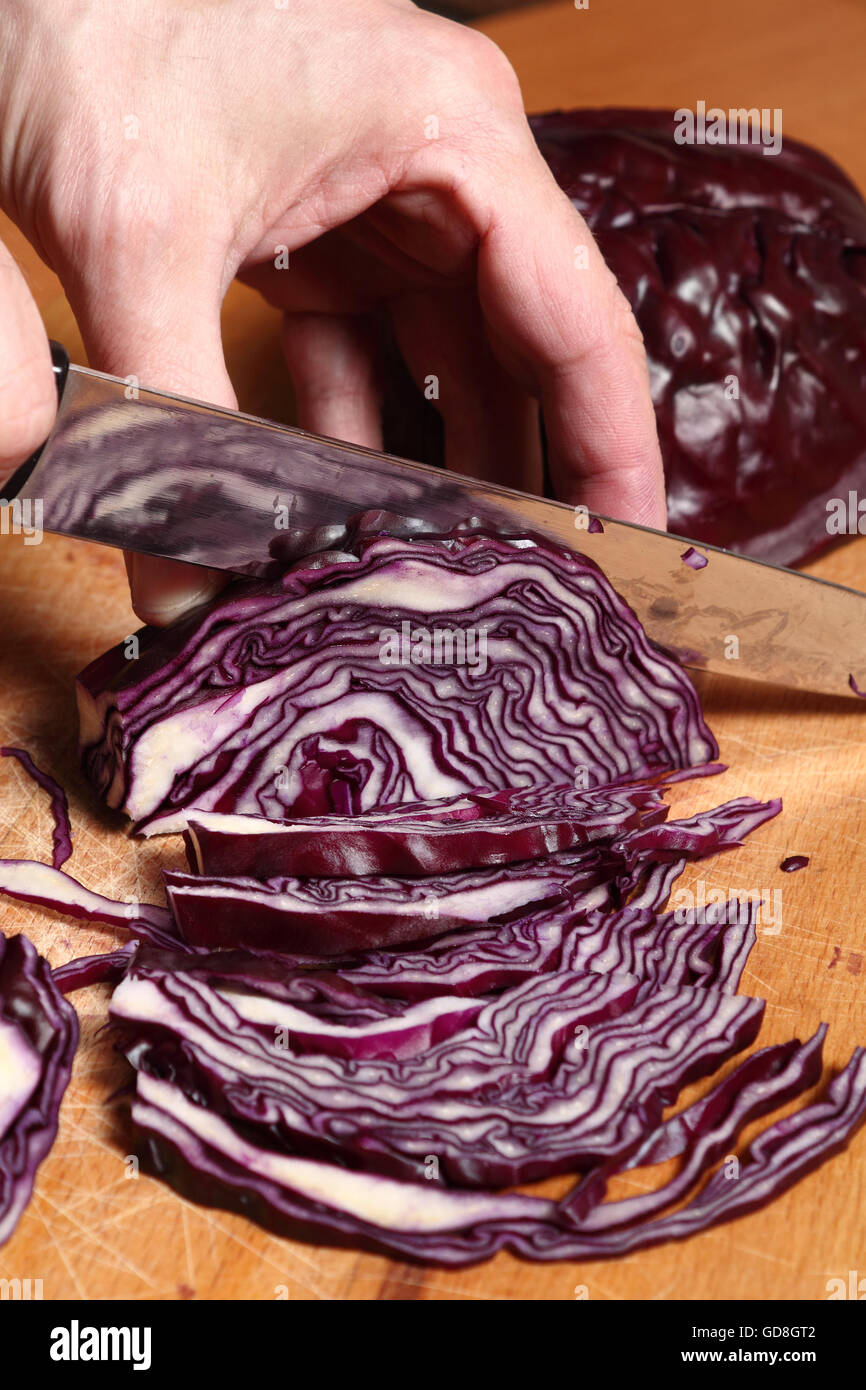 Slicing red purple cabbage Stock Photo - Alamy