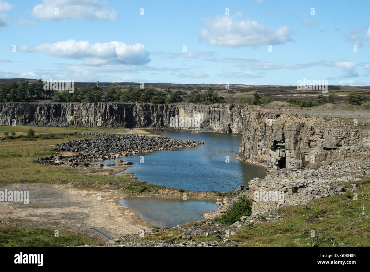 quarry and lake yorkshire Stock Photo - Alamy