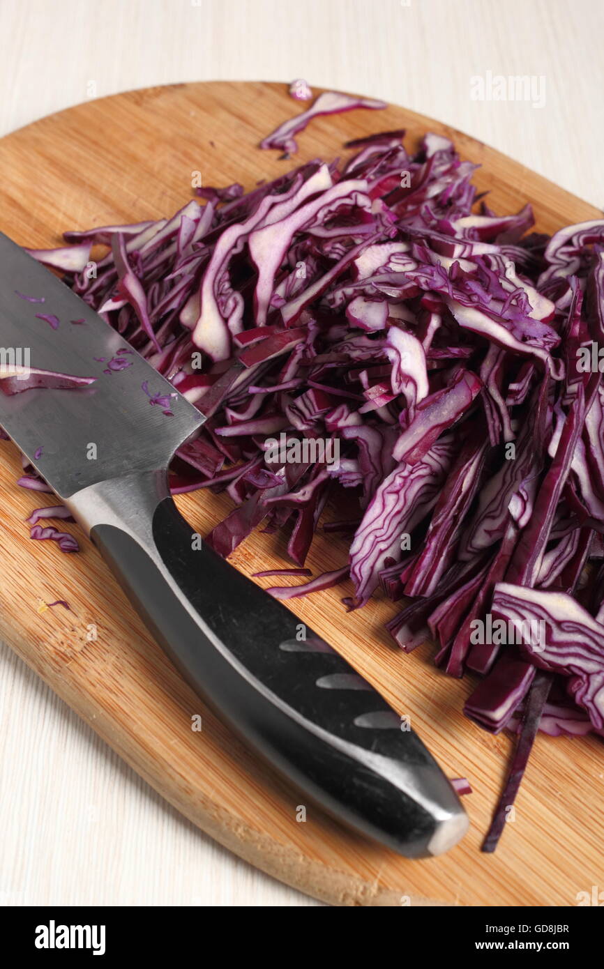 Shredding red cabbage Stock Photo - Alamy