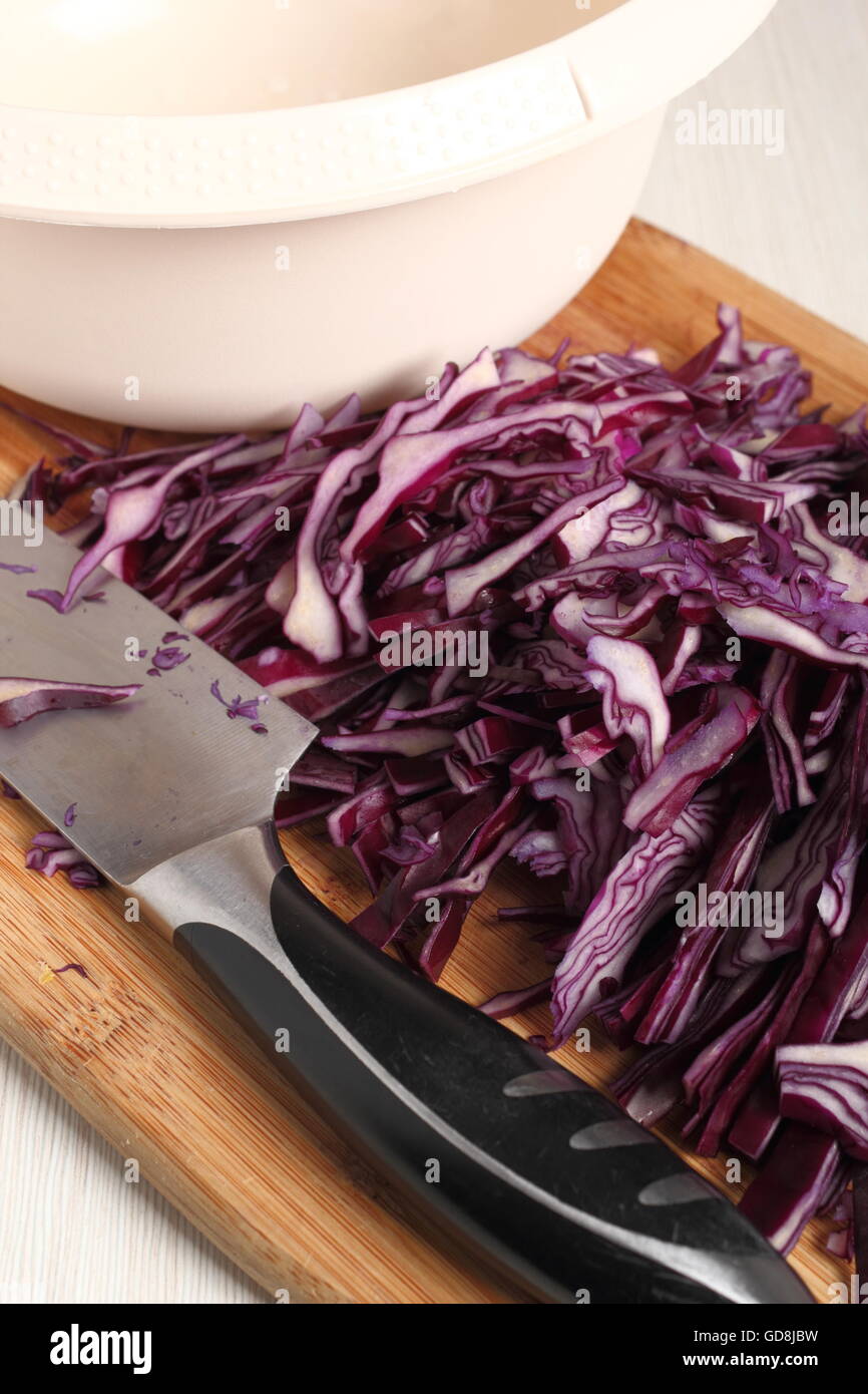Shredding red cabbage Stock Photo - Alamy