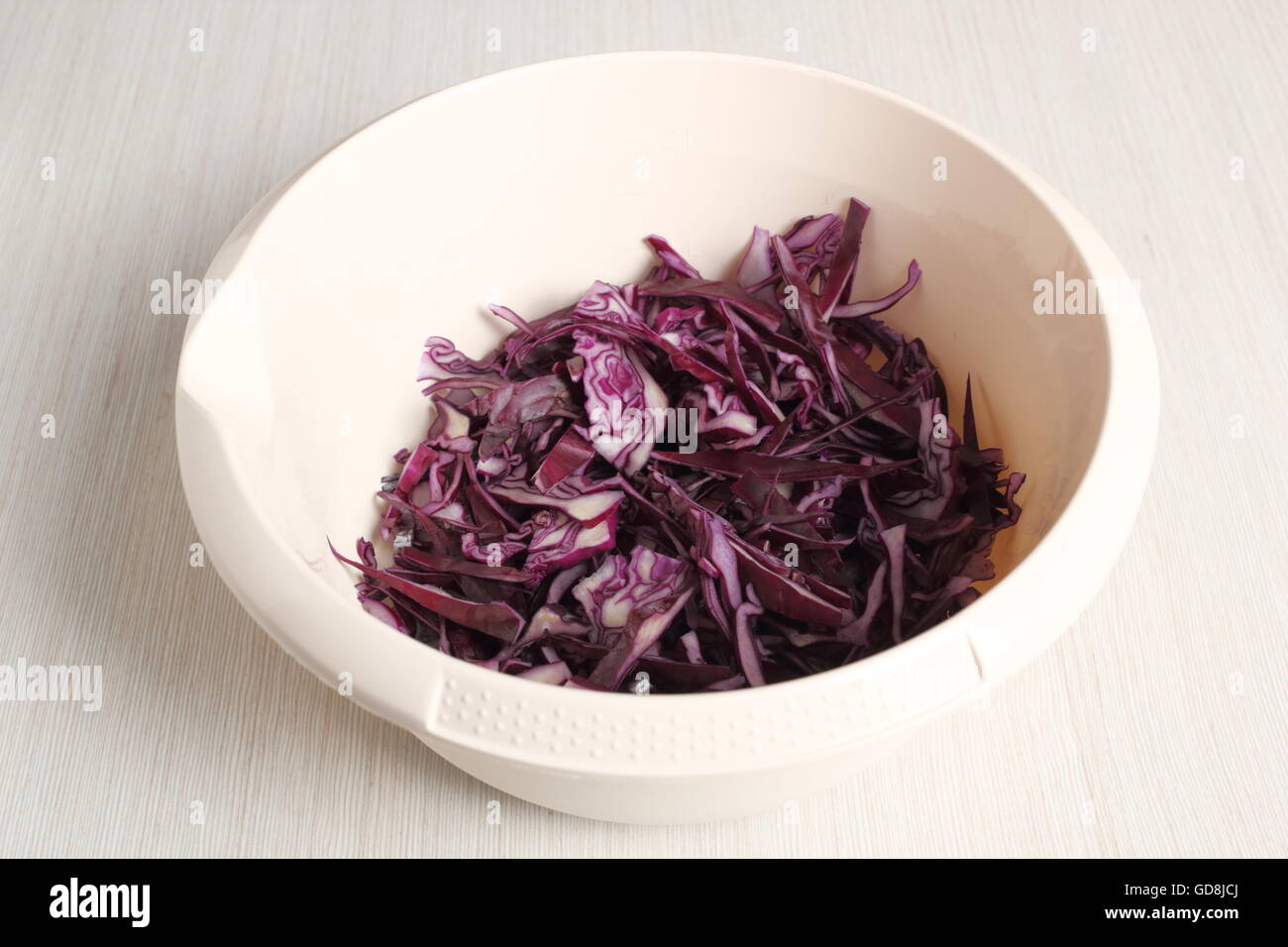 Shredded red cabbage in bowl Stock Photo - Alamy