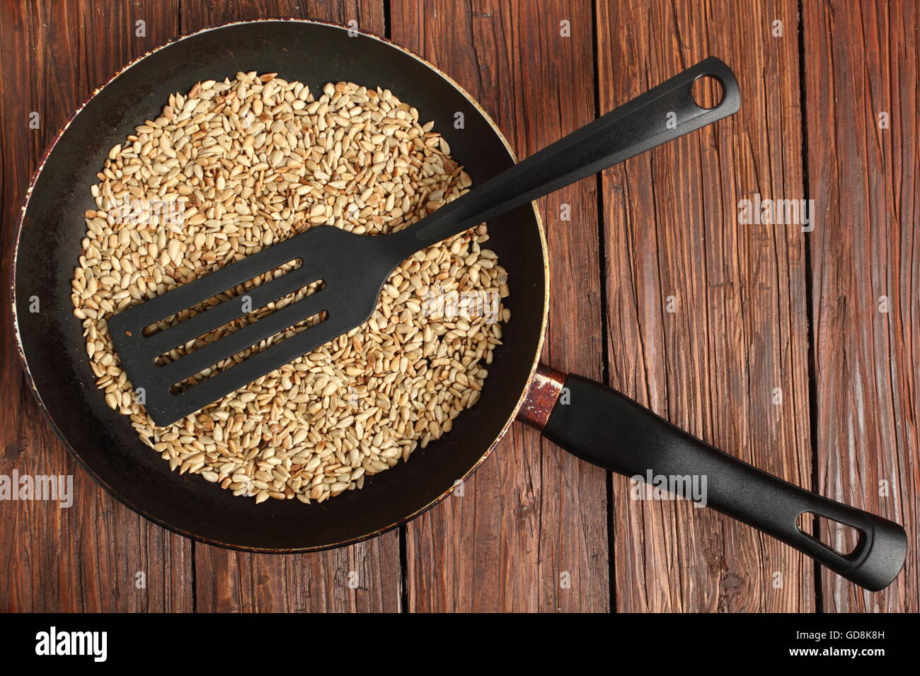 Frying sunflower seeds Stock Photo - Alamy