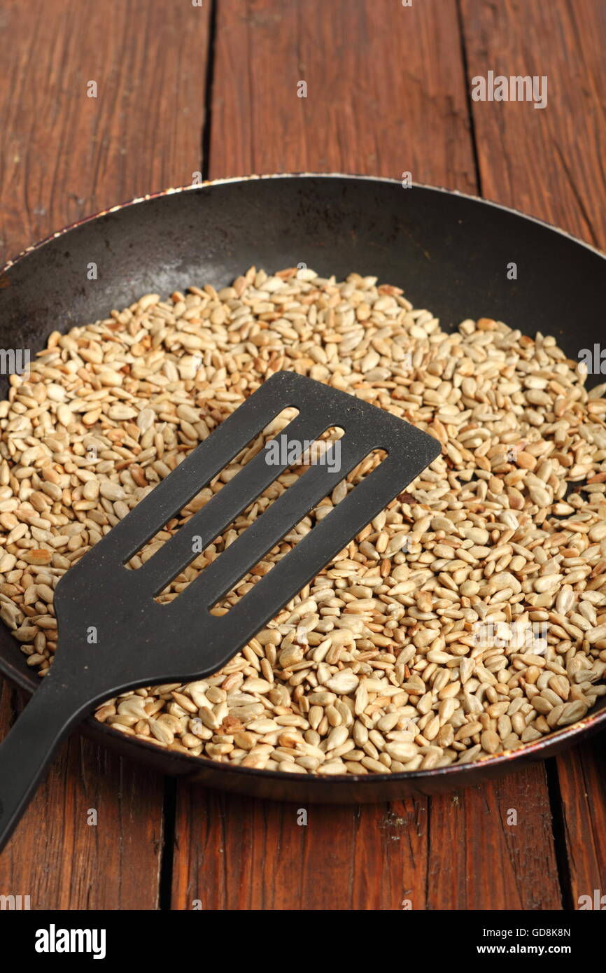 Frying sunflower seeds Stock Photo - Alamy
