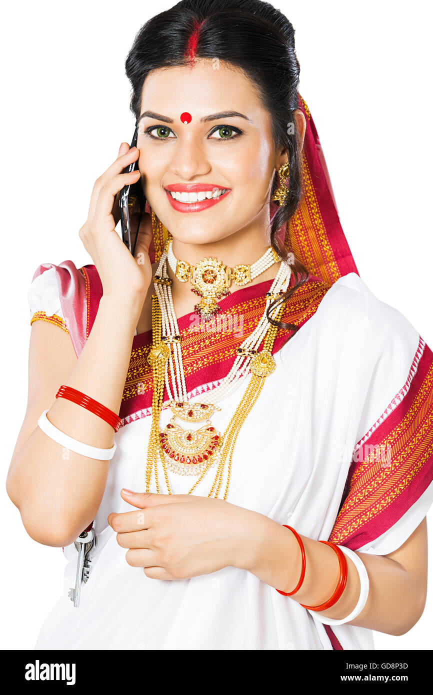 1 Indian Bengali Adult Woman talking Mobile Phone Stock Photo - Alamy