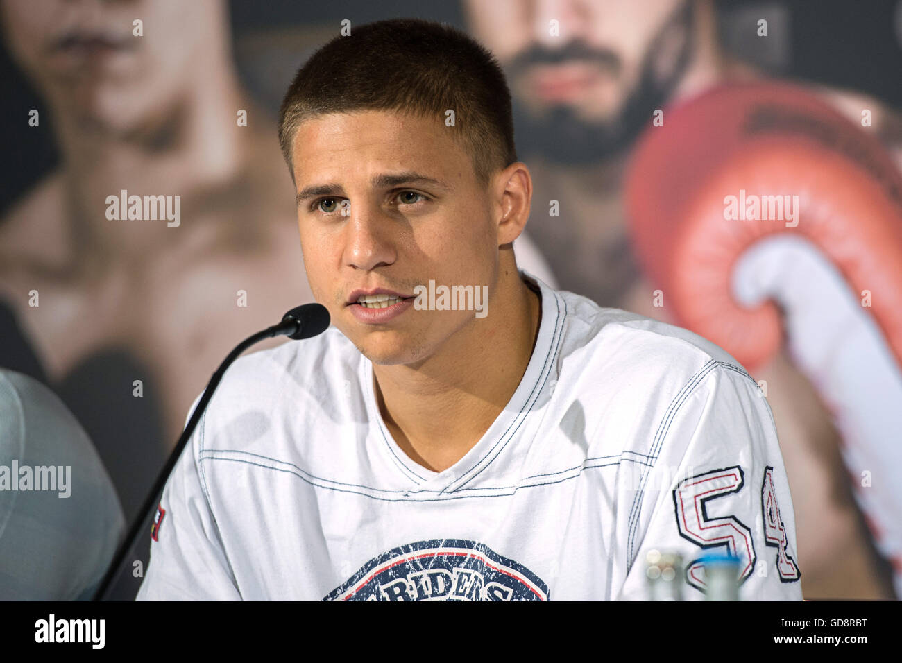 Defending wbo super middleweight champion hi-res stock photography and ...