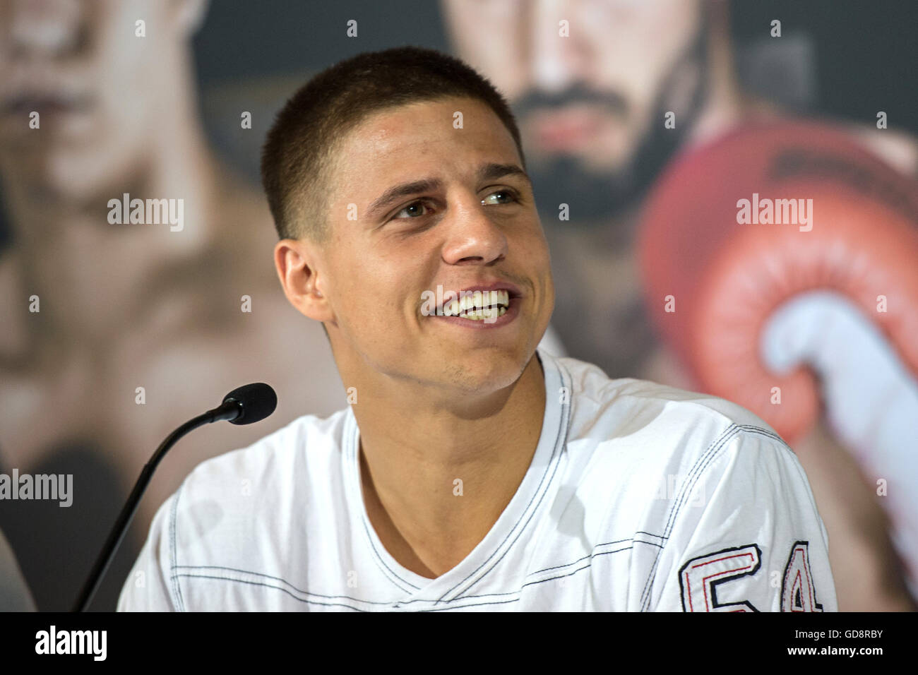 Defending wbo super middleweight champion hi-res stock photography and ...