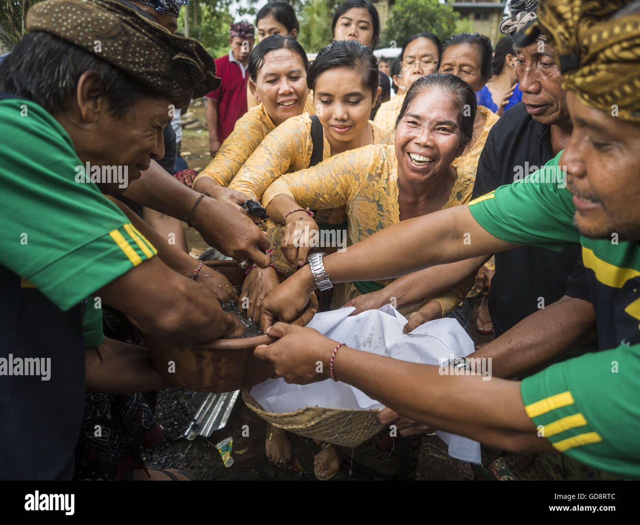 Ubud, Bali, Indonesia. 13th July, 2016. People pick through the remains ...