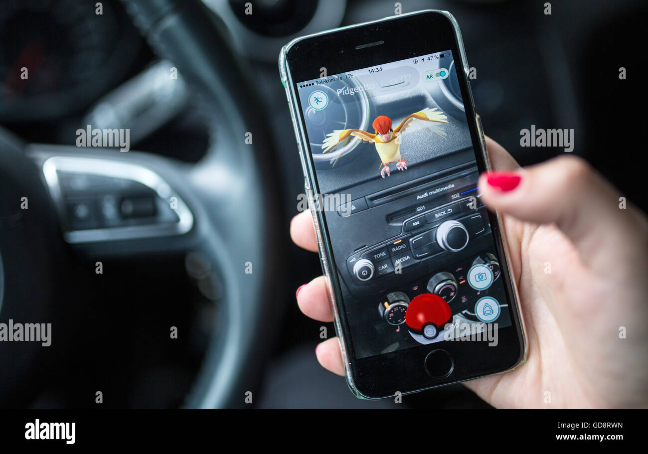 The app 'Pokemon Go' seen on the display of a smartphone in Berlin ...
