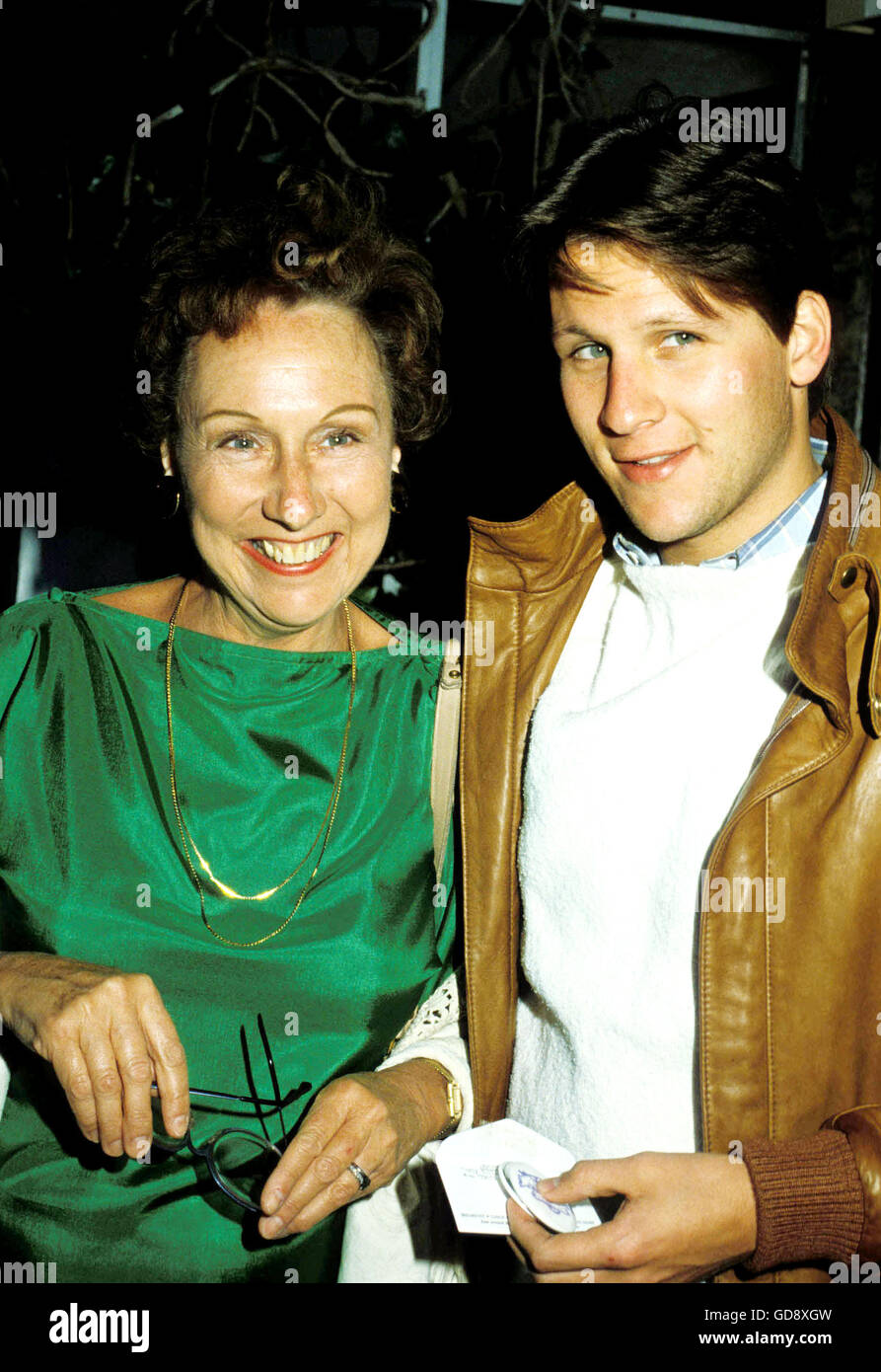 Dec. 29, 2005 - JEAN STAPLETON JOHN PUTCH. - JEANSTAPLETONRETRO.1983 ...