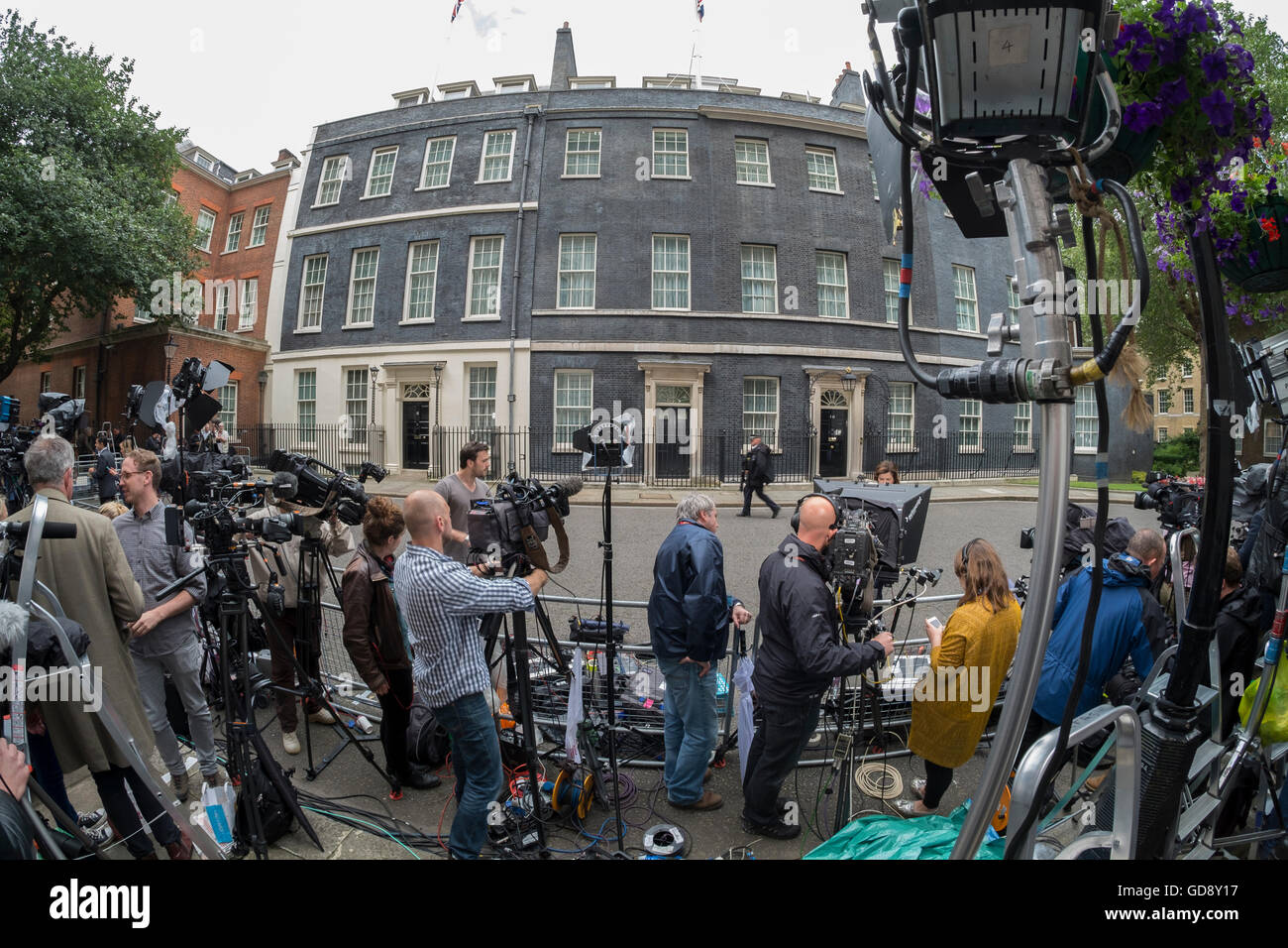Farewell speech outside 10 downing street hi-res stock photography and ...
