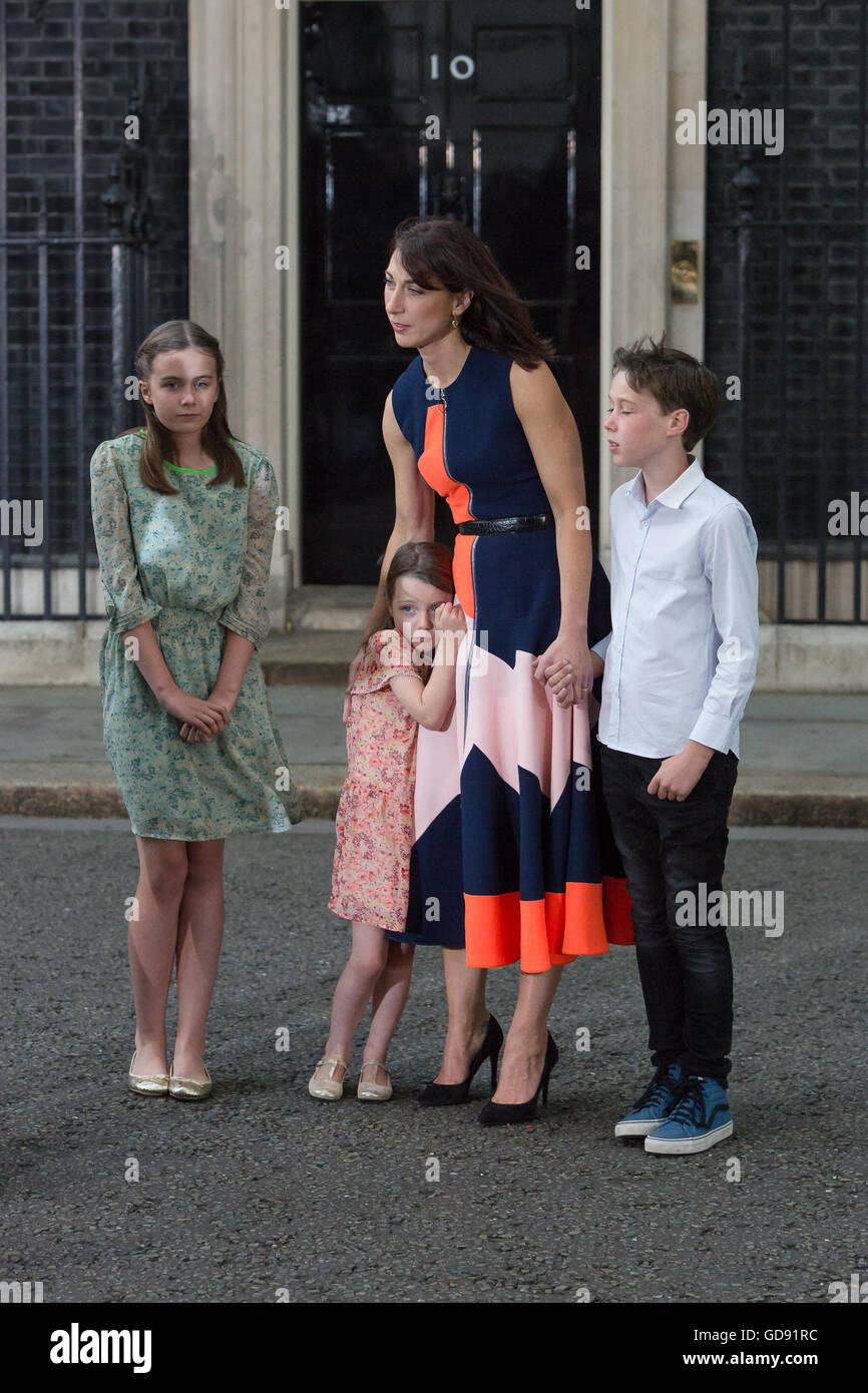 With wife samantha and children nancy hi-res stock photography and ...