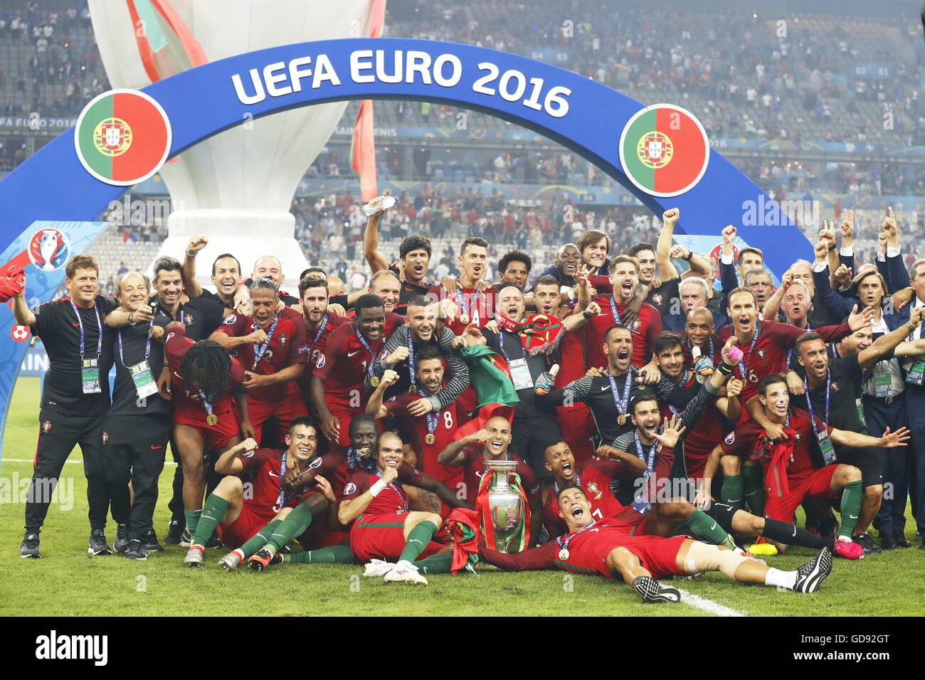 Winning uefa euro 2016 final stade de france hi-res stock photography ...