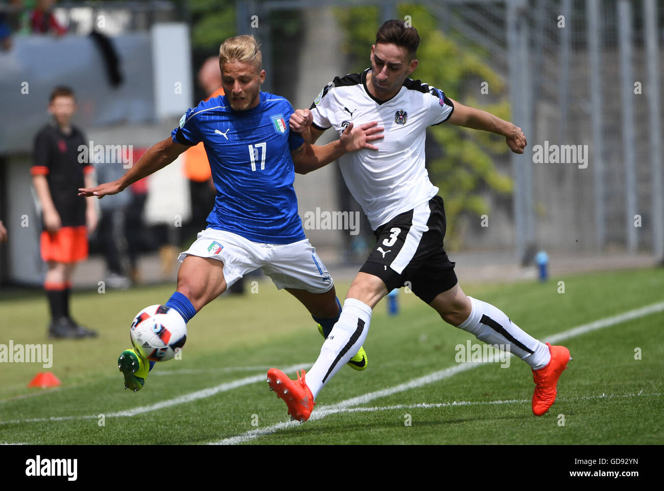 The second matchday hi-res stock photography and images - Alamy