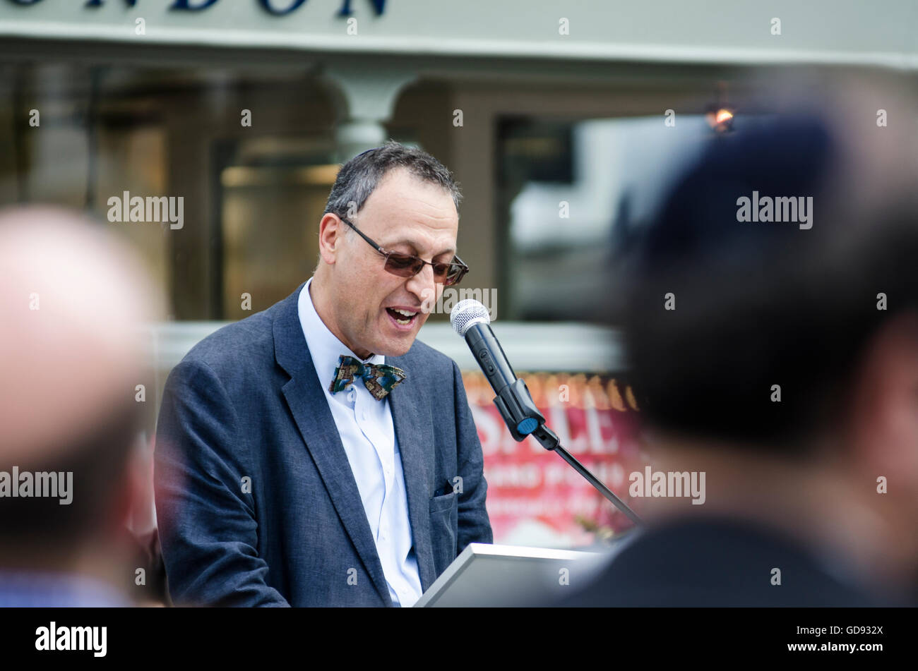 Brighton, England, Uk. 14th July, 2016. A Blue Plaque is unveiled by ...
