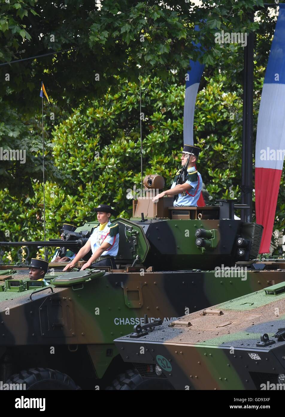 Bastille day parade tanks hi-res stock photography and images - Alamy