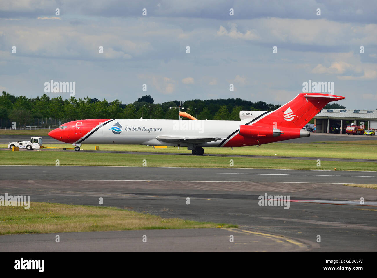 Oil spill aircraft hi-res stock photography and images - Alamy
