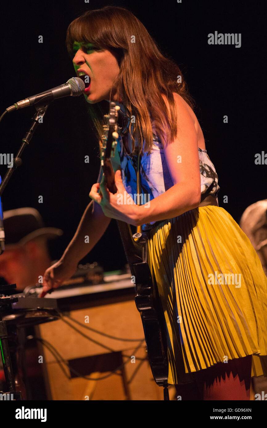 Leslie feist hi-res stock photography and images - Alamy