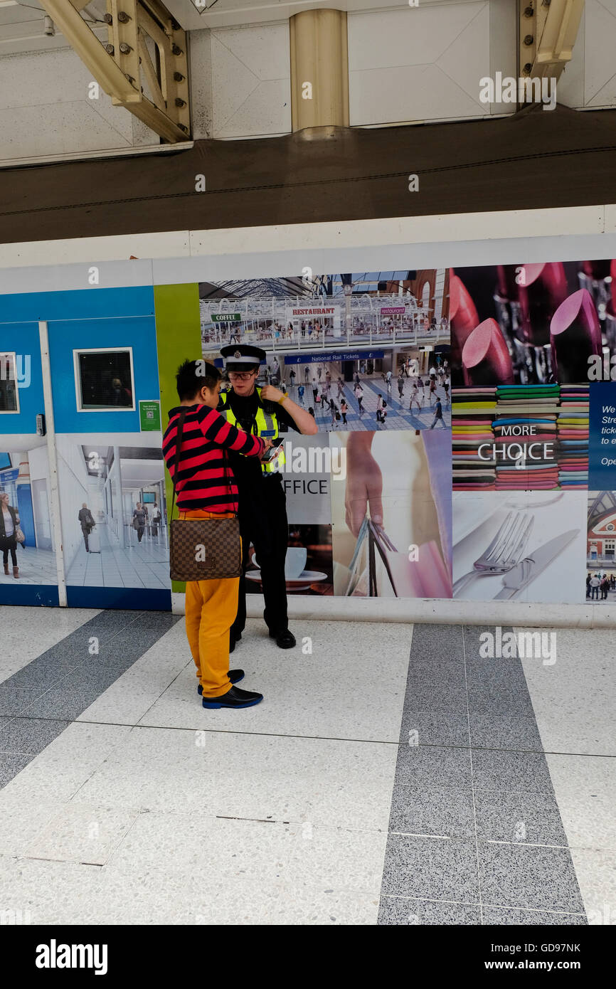 London policeman hi-res stock photography and images - Alamy