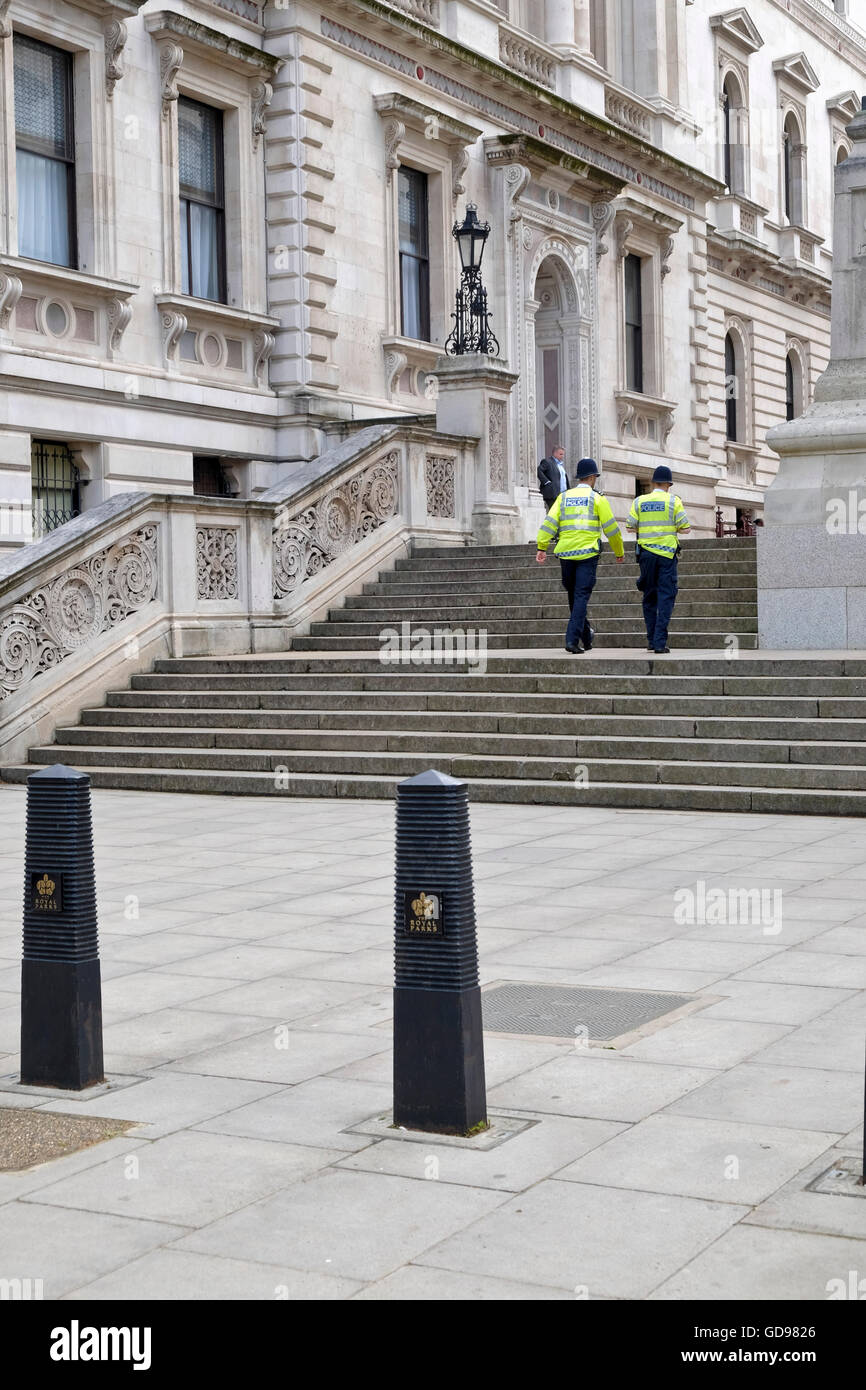 Police officers rooms hi-res stock photography and images - Alamy