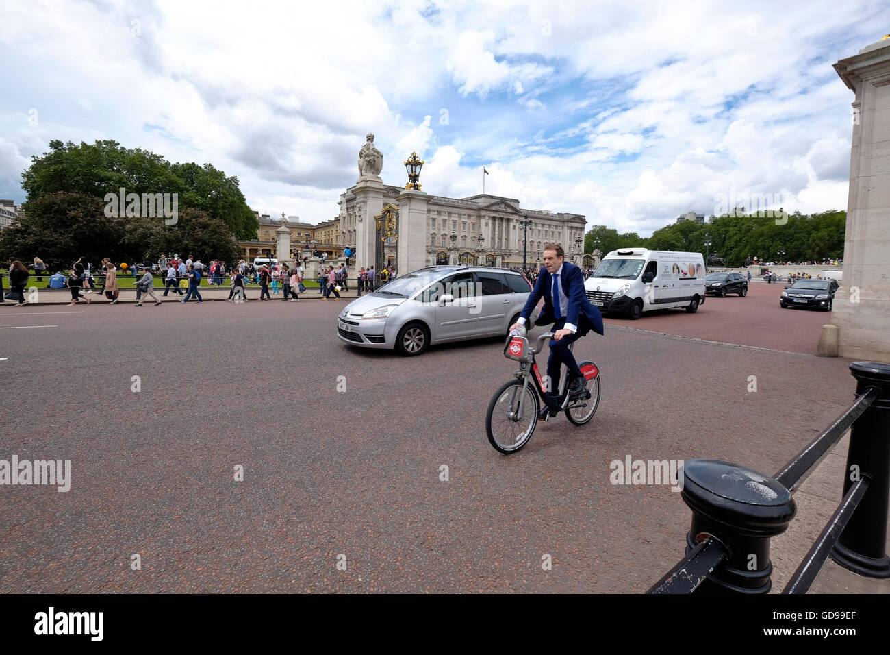Santander hired bike hi-res stock photography and images - Alamy