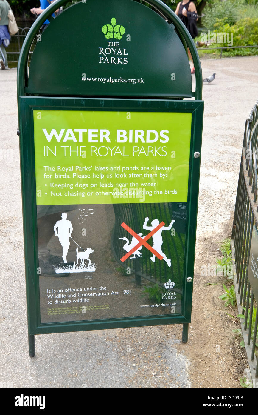 Information sign st jamess park hi-res stock photography and images - Alamy
