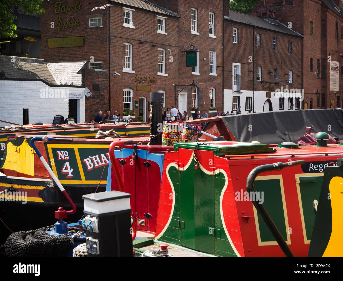 Narrowboats on the Birmingham Canal and Canalside Pub at Gas Street ...