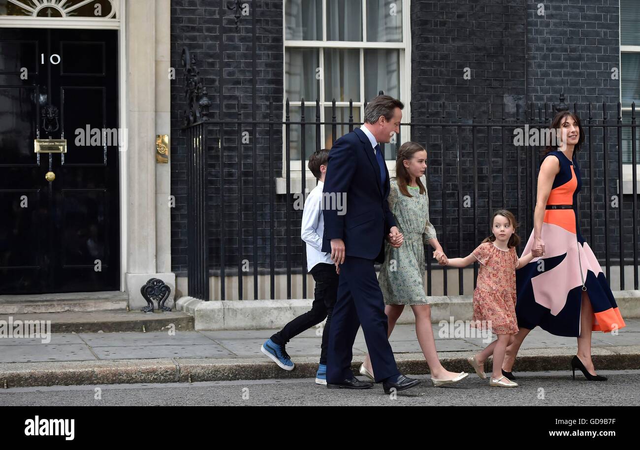 David Cameron with wife Samantha and children Nancy, 12, Elwen, 10, and ...