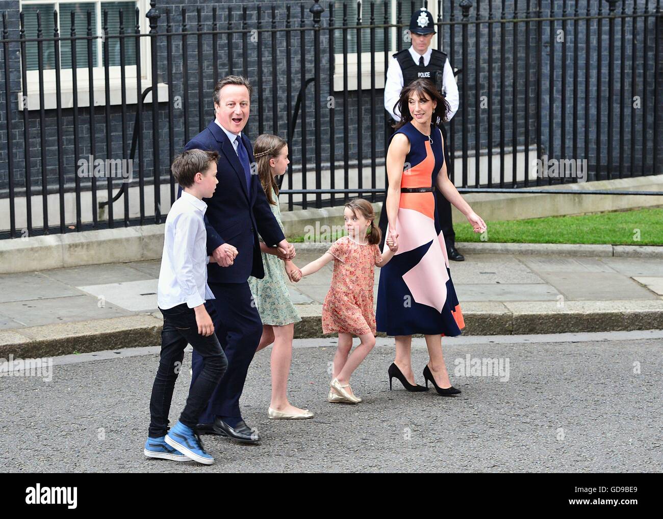 David Cameron with wife Samantha and children Nancy, 12, Elwen, 10, and ...
