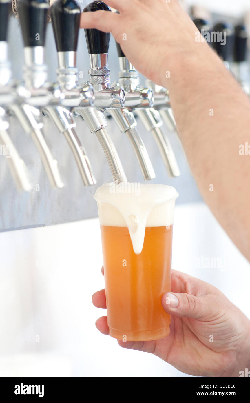 Hand pump beer hi-res stock photography and images - Alamy