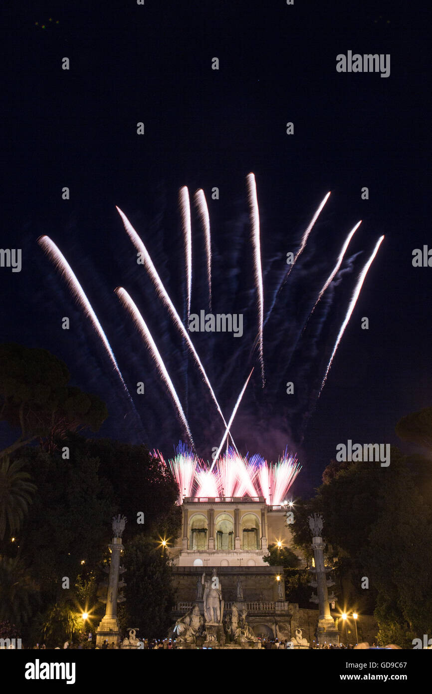 La Girandola, fireworks in Rome in Piazza del Popolo Stock Photo - Alamy