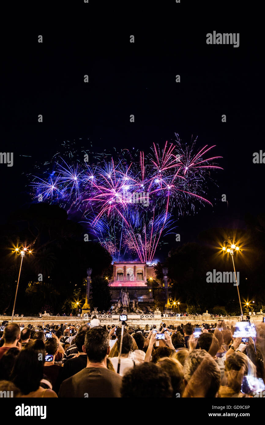 La Girandola, fireworks in Rome in Piazza del Popolo Stock Photo - Alamy