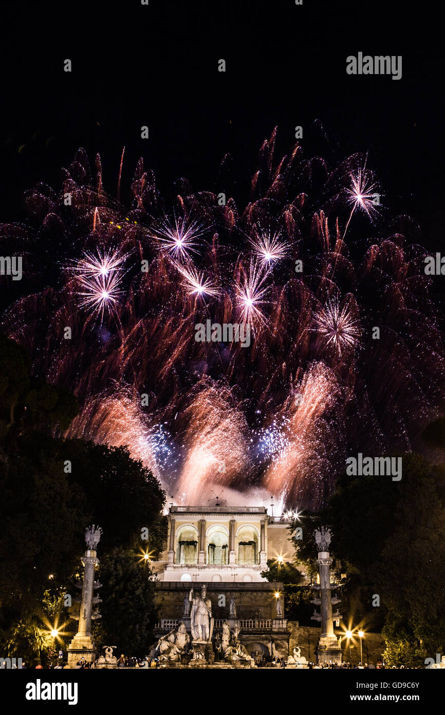 La Girandola, fireworks in Rome in Piazza del Popolo Stock Photo - Alamy