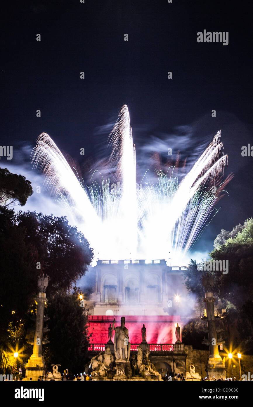 La Girandola, fireworks in Rome in Piazza del Popolo Stock Photo - Alamy