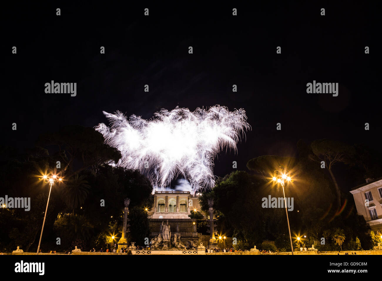 La Girandola, fireworks in Rome in Piazza del Popolo Stock Photo - Alamy