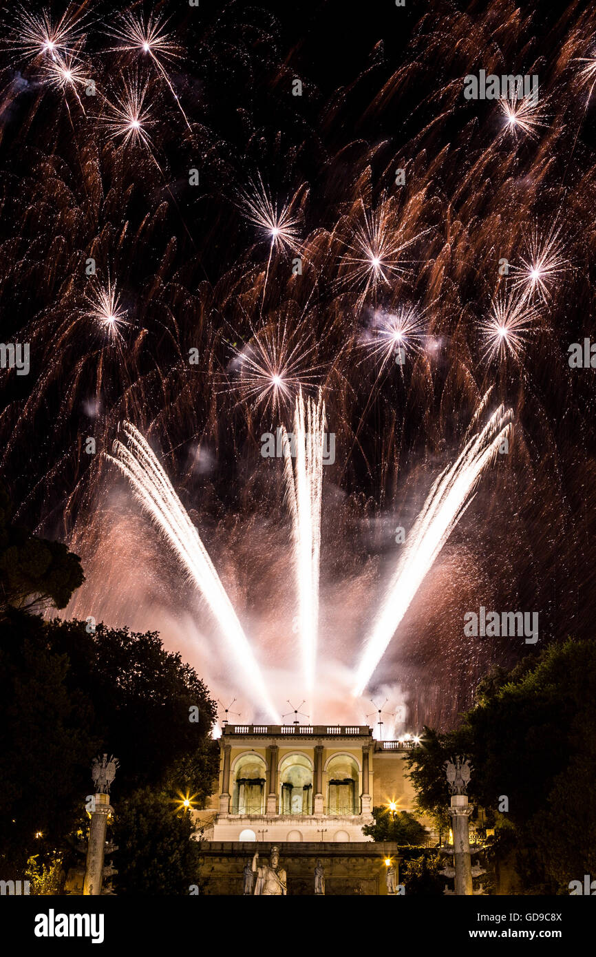 La Girandola, fireworks in Rome in Piazza del Popolo Stock Photo - Alamy