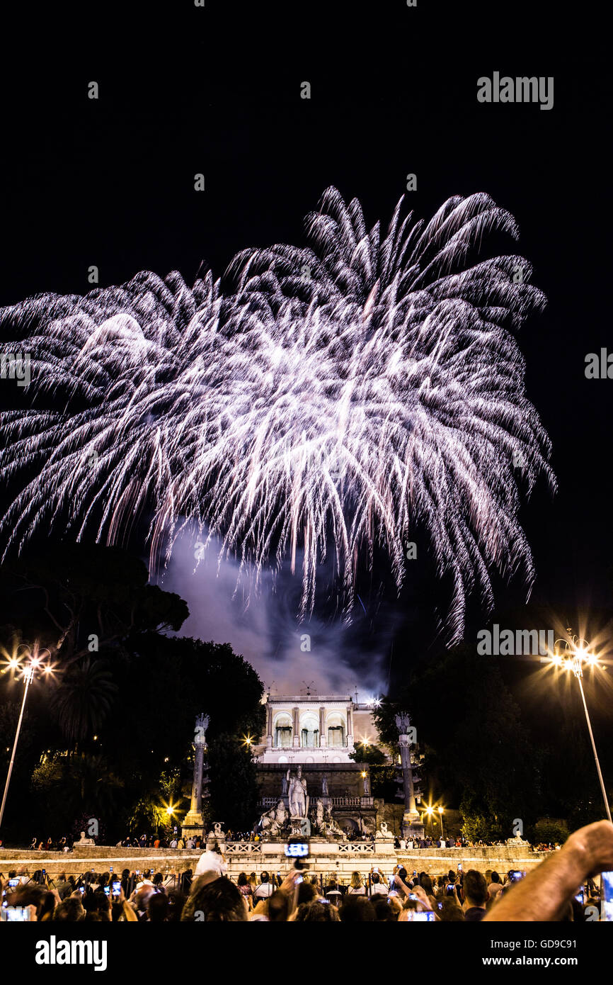 La Girandola, fireworks in Rome in Piazza del Popolo Stock Photo - Alamy