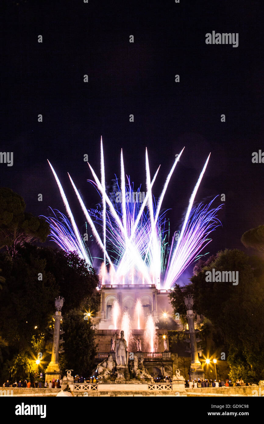 La Girandola, fireworks in Rome in Piazza del Popolo Stock Photo - Alamy