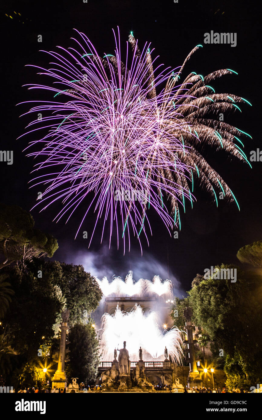 La Girandola, fireworks in Rome in Piazza del Popolo Stock Photo - Alamy