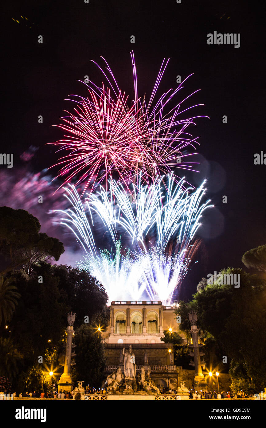 La Girandola, fireworks in Rome in Piazza del Popolo Stock Photo - Alamy