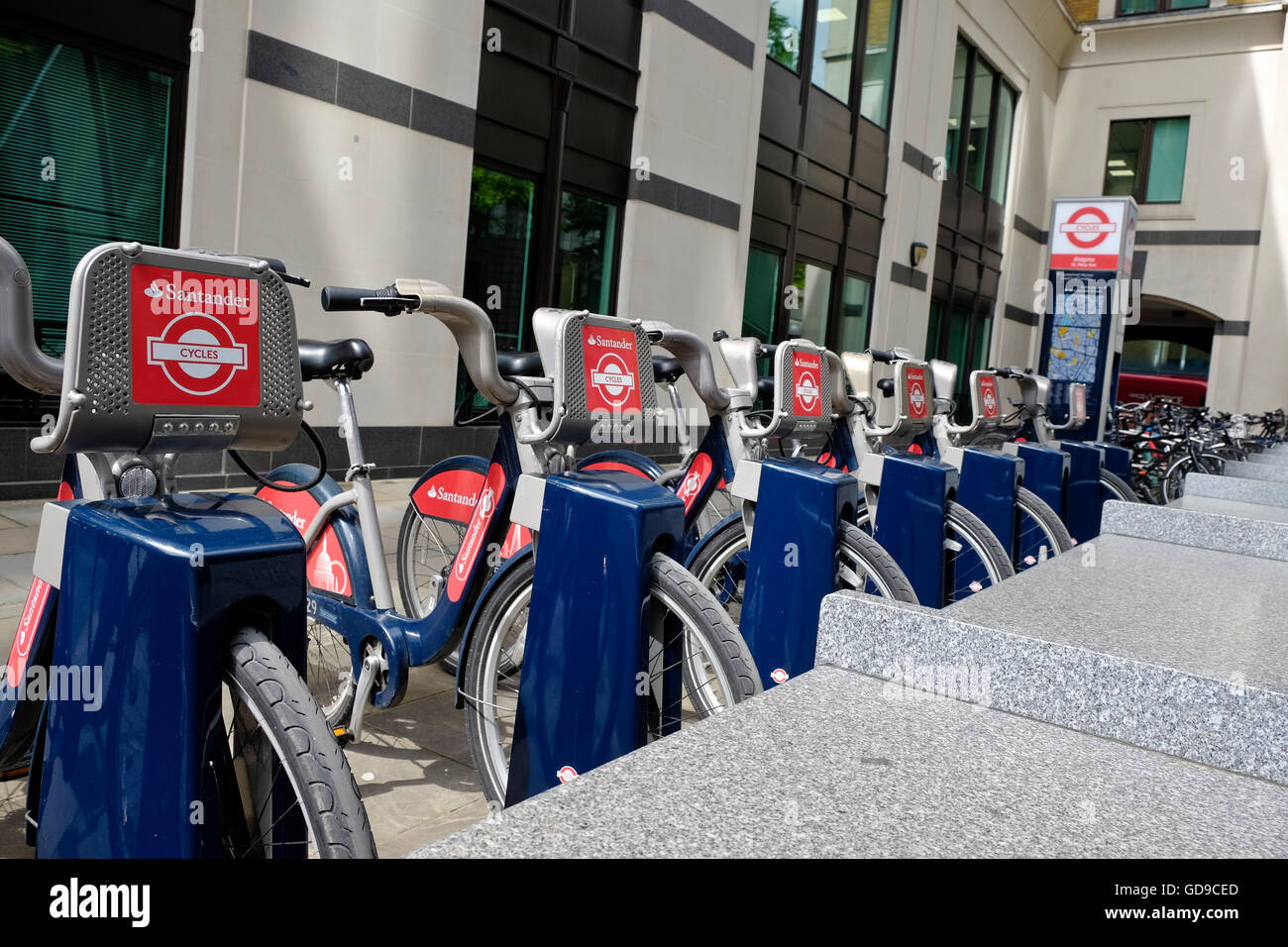 Santander cycles hi-res stock photography and images - Alamy