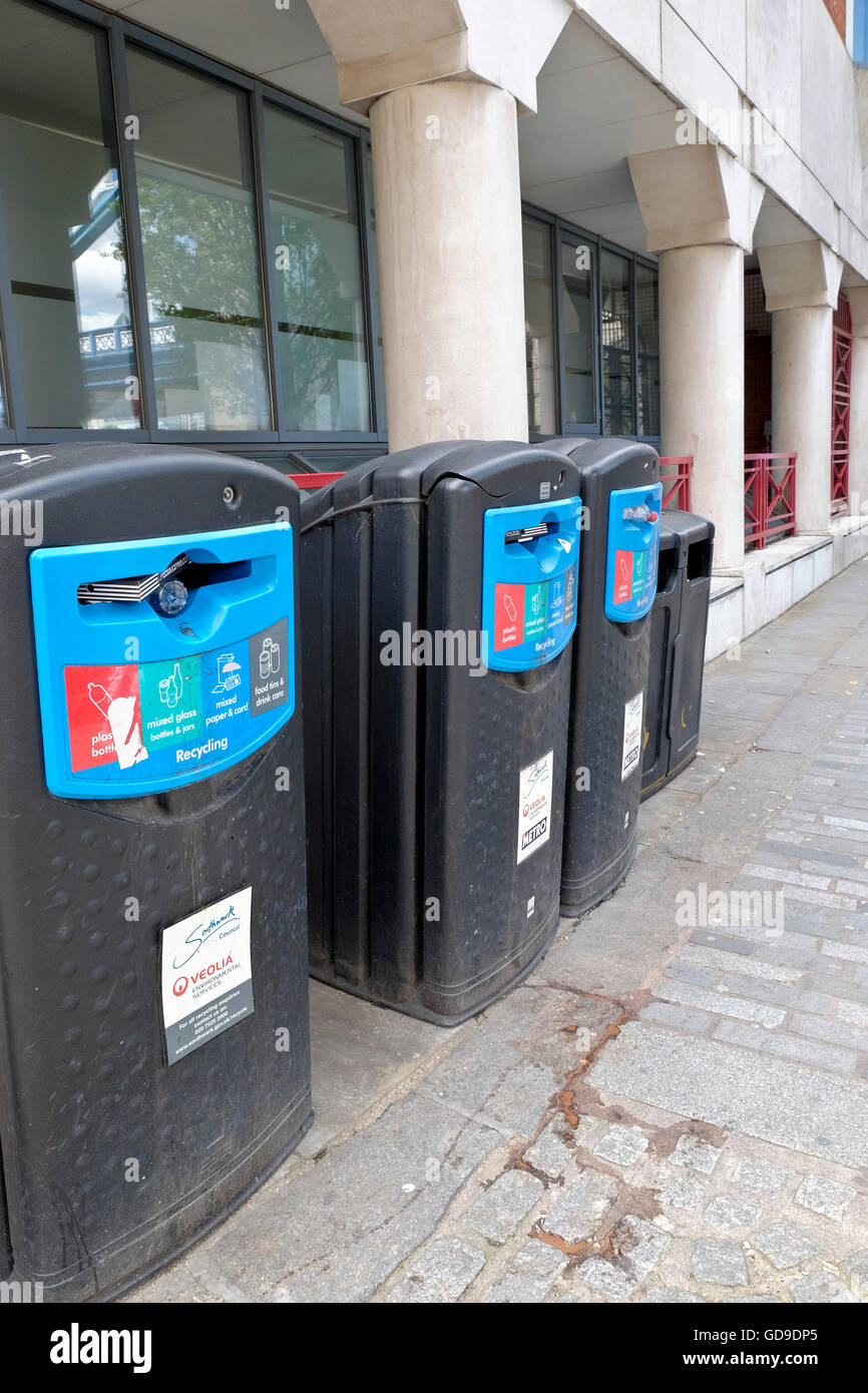 London litter bins hi-res stock photography and images - Alamy