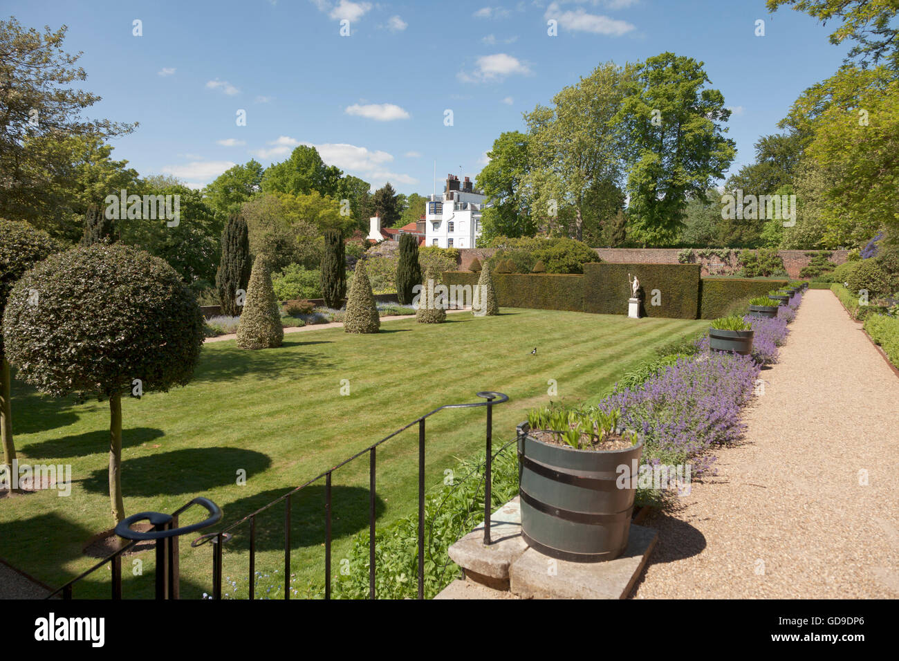Hampstead garden suburb hi-res stock photography and images - Alamy